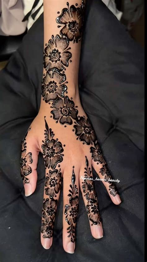 Pin By Sissoko Fatoumata On Modèles De Henné Henna Tattoo Designs Henna Tattoo Hand Latest