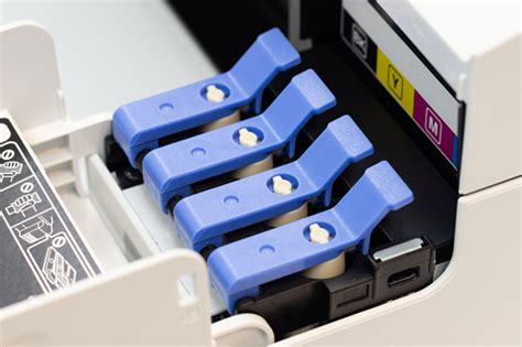 잉크젯 프린터의 씰로 채우기 구멍을 덮으십시오 인쇄를위한 사무실 자동화 장치 0명에 대한 스톡 사진 및 기타 이미지 0명