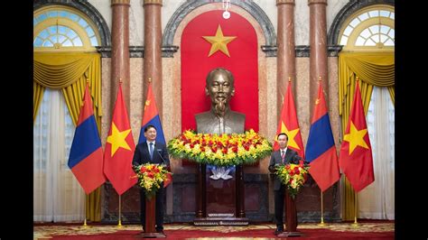 Монгол Улсын Ерөнхийлөгч У Хүрэлсүх БНСВУ ын Ерөнхийлөгч Во Ван Тыөнг нар хэвлэлд мэдээлэл