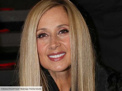 Lara Fabian En Corset Noir Et Robe Courte à 52 Ans Elle Dévoile Un Superbe Jeu De Jambes