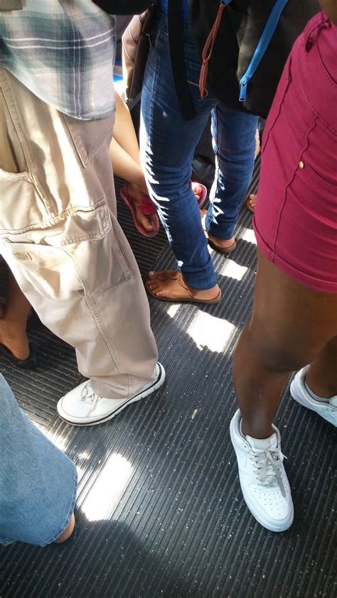 Beautiful And Cute Feet Pies De Mexicana En El Autobus