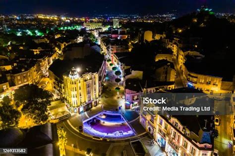 불가리아 플로브디프 중심부에 있는 고대 로마 경기장의 야간 공중 전경 불가리아 불가리아 무인 항공기에 대한 스톡 사진 및 기타 이미지 Istock