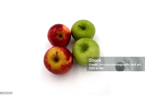 흰색 배경에 고립 된 빨간색과 녹색 사과의 신선한 육즙 그룹 맨 위 보기 0명에 대한 스톡 사진 및 기타 이미지 0명 건강한 식생활 과일 Istock