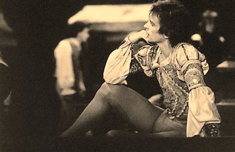 Характер Рудольфa Нуреевa Runtu Меркюри Mercury Uk Юри Рюнтю Стихи ру