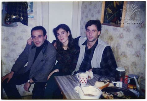 Iverieli დუდუ დადიანი დასთან და მეგობართან ერთად