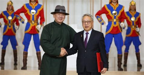 Ерөнхий Сайд асан Р Амаржаргалд Онц бөгөөд бүрэн эрхт элчин сайд цол олголоо · Dorgio Mn