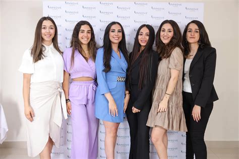 Aliska Aliska Added A New Photo