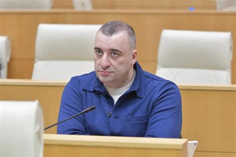 რატი იონათამიშვილი ალბათ საქმე პოლიტიკურ კორუფციასთან გვაქვს და ელჩი ფიშერი ხაზარაძის კეთილი