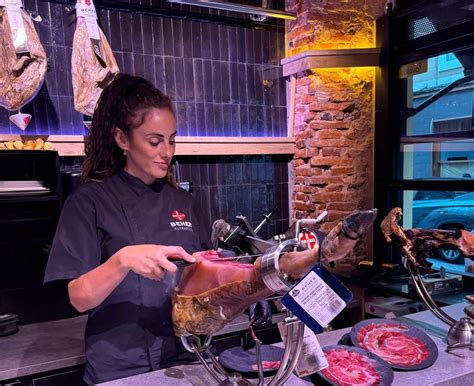 Jamón Ibérico Beher Corte A Cuchillo Y Pasión Por El Detalle Eso Es