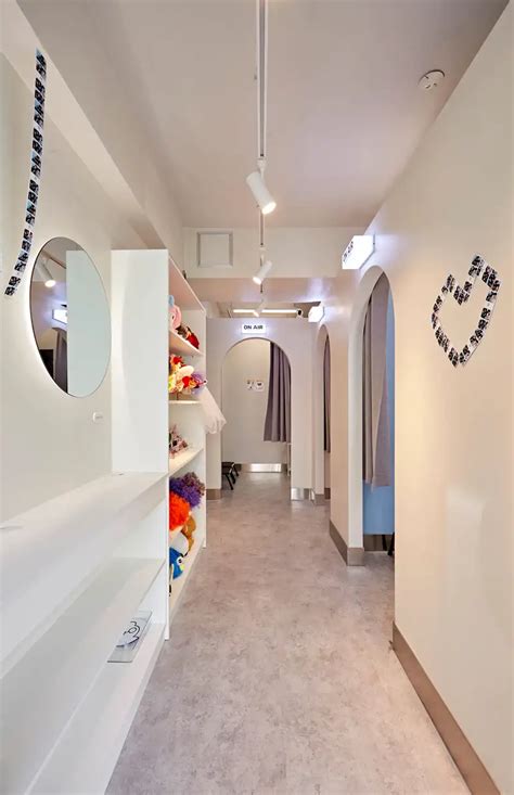 화이트톤 깔끔한 8평 무인셀프사진관 인테리어 성동구 행당동