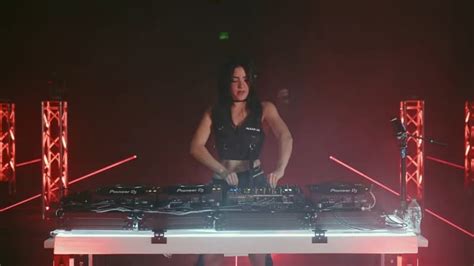 Streamer And Dj Andrea Botez Reveals She Lost Her Hearing And Warns