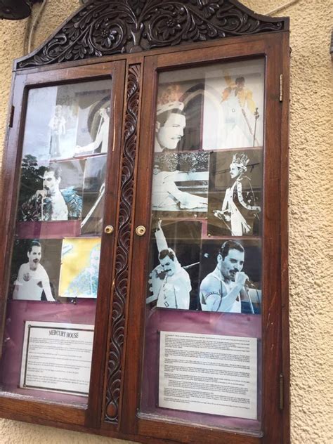 Брайън Мей посети родния дом на Фреди Меркюри в Занзибар Радио 1 Рок Едно рок радио