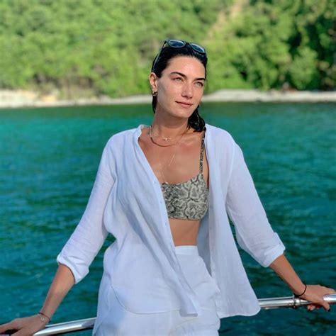 Hande Subasi Unhappy About Criticism From Pakistani Fans Reviewit Pk