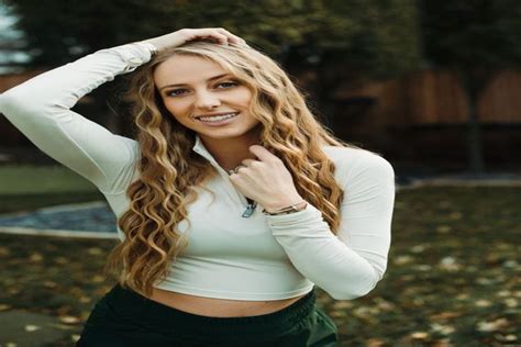 Brittany Mahomes Named Sports Illustrated Swimsuit Rookie Just In Time For Super Bowl