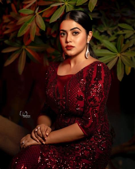 Shamna Kasim Actress Hd Photosimagespics And Stills