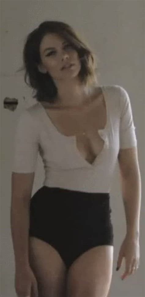 Lauren Cohan Rcelebritycleavage