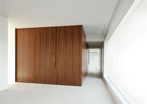 Monolithic Marble Partition Divides Antwerp Penthouse