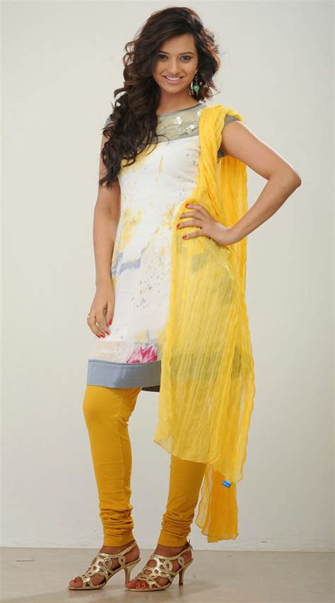 Cute And Sizzling Actresses Isha Chawla Hot Salwar Kameez And Nice