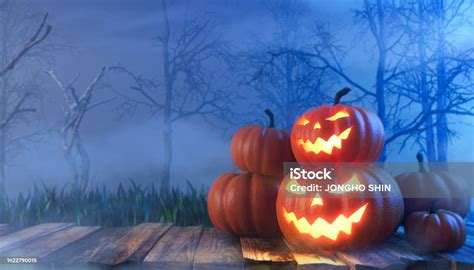 한 유령 같은 할로윈 호박 잭 오 랜턴 나무의 흐름에 사악한 얼굴과 눈을 가지고 3d 일러스트레이션 가을에 대한 스톡 사진 및 기타 이미지 Istock