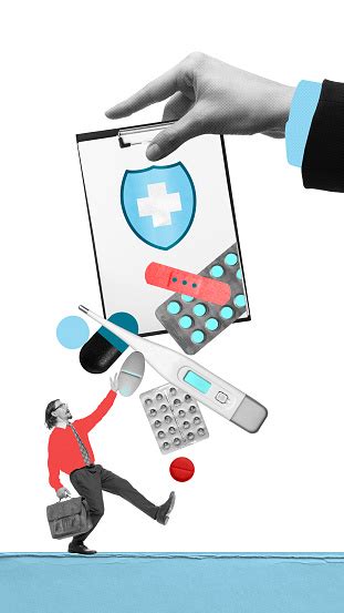 큰 건강 보험 클립 보드를 들고 환자를 보호하는 의사를 안내하는 사업가 지속적인 관리와 전문가의 지도 현대 미술 콜라주 보험에 대한 스톡 사진 및 기타 이미지 Istock