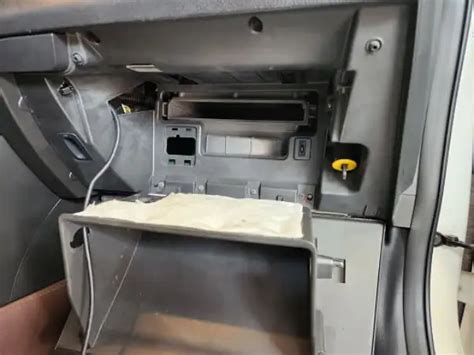 차량 곰팡이 쉰 냄새 자동차 에어컨 냄새 제거 방법