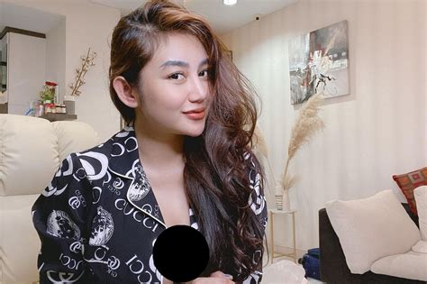 Sssttt Ternyata Pamela Safitri Suka Tidur Tanpa Bra Okezone Celebrity