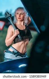 81 Monkey Using Tool Images Stock Photos Vectors Shutterstock