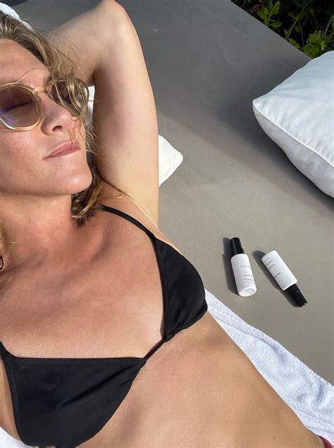 Jennifer Aniston Sunbathing In A Tiny Black Bikini Celeblr