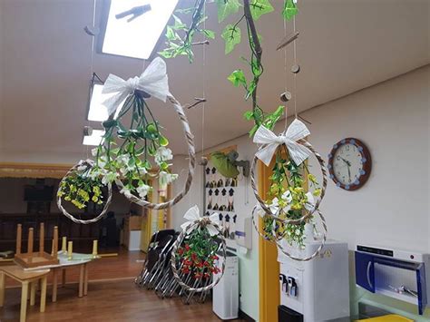 새학기환경구성 유치원환경 유치원 자연물 새학기준비 봄모빌 자연물환경 라벤더꽃 유치원교사의일상 팔로우환영🙌 라벤더💐조화 마끈 흰지끈 나무조각을 사용해서