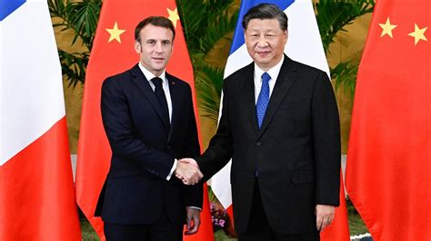Председатель КНР Си Цзиньпин и президент Франции Эммануэль Макрон провели переговоры на острове