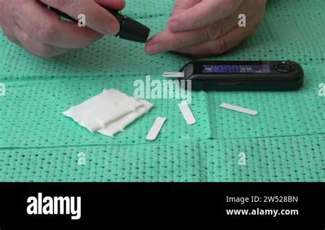 Blood Testing For Glucose Stock Videos And Footage Hd And 4k Video Clips Alamy