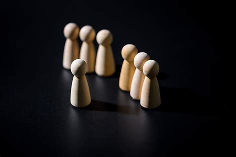 리더십 또는 팀워크 스타일은 리더십 및 팀워크 구축을 위한 일종의 전략 아이디어입니다 나무가 우거진 팀워크 또는 리더십 스타일은 선도적 인 개념의 상징입니다 좋은 회사에는