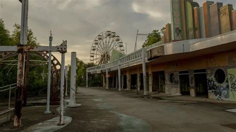 Demolition Underway At New Orleans Six Flags Amusement Park Abandoned