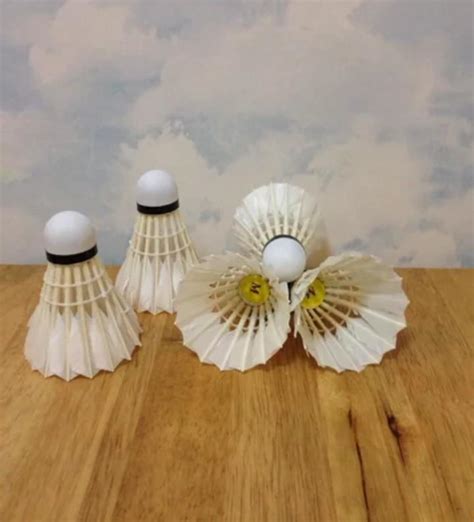 Kok Badminton Shuttlecock Original Olah Raga Perlengkapan Olahraga