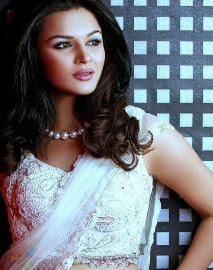 Tv Actress Aashka Goradia Veethi