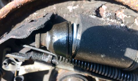 Замена задних тормозных колодок Peugeot 206 — Peugeot 206, 1,4 л, 2005 ...