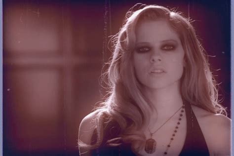 Avril Lavigne Nobody S Home Music Video Screencaps HQ Music Image 19765940 Fanpop