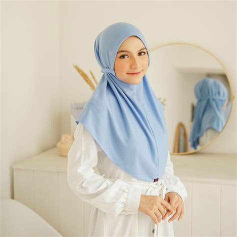 Aishwa Dewasa Azkia Hijab Syari And Fashionable