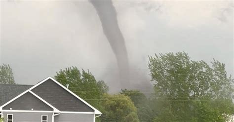Tornadoes Strike Missouri Killing At Least Seven The New York Times