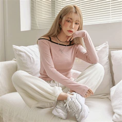 [top] Sera Golgi Coloring Off Shoulder T 에이블리