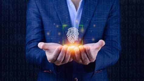 스캐닝 지문 생체 인식 Id 및 권한 부여 미래형 암호 보안 개념과 지문을 통한 제어를 사용하는 사업가 프리미엄 사진