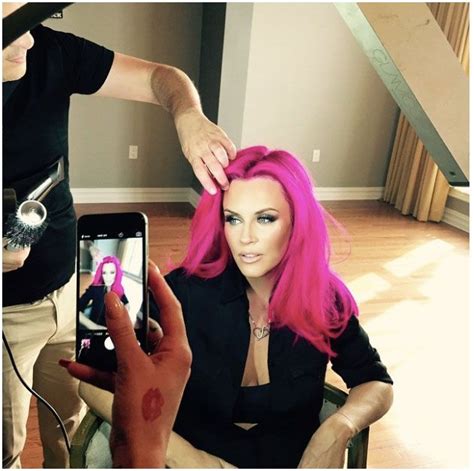 How To Jenny Mccarthys New Hot Pink Hair Style Modern Salon