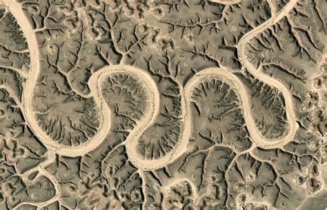 Interesting Contrast Between Angular Side Drainages And Smoothly Carved Meanders Yemen R