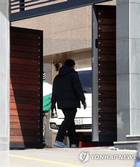 이삿짐 차량 드나드는 박근혜 달성군 사저