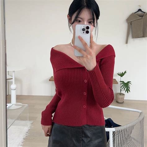 여리핏여친룩 로맨틱 어깨 트임 오프숄더 니트 연말룩 데이트룩 당일배송 에이블리