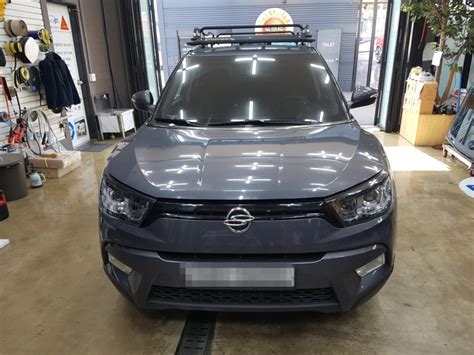 티볼리 앞유리교체 후기 도로에서 날아온 돌 차유리깨짐으로 인해 전면유리교환 비품유리중고유리교환가격 및 오토라이트 후진시