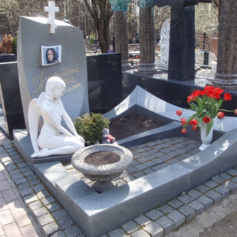 Виньетка на памятник: гравировка орнаментов, ритуальных узоров