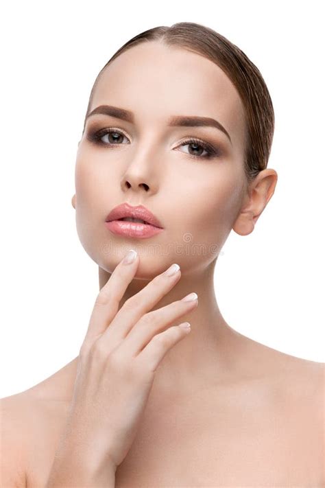 Bella Joven Mujer Con Piel Limpia Y Fresca Aislada De Fondo Blanco Imagen De Archivo Imagen De
