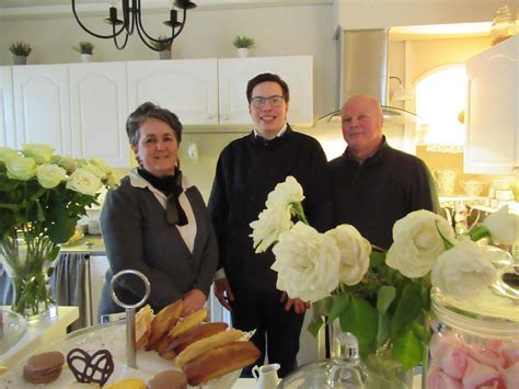 Près De Dinan Rémi Autiste Tient Un Salon De Thé