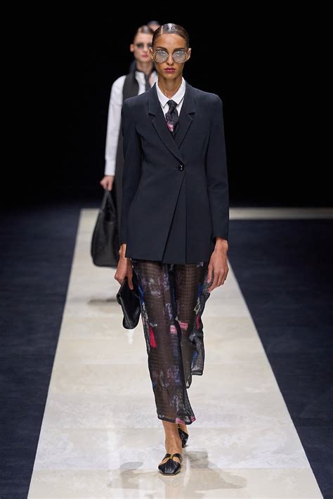 Emporio Armani Ss 2025 With Juliane Santos And Anna Ushenko